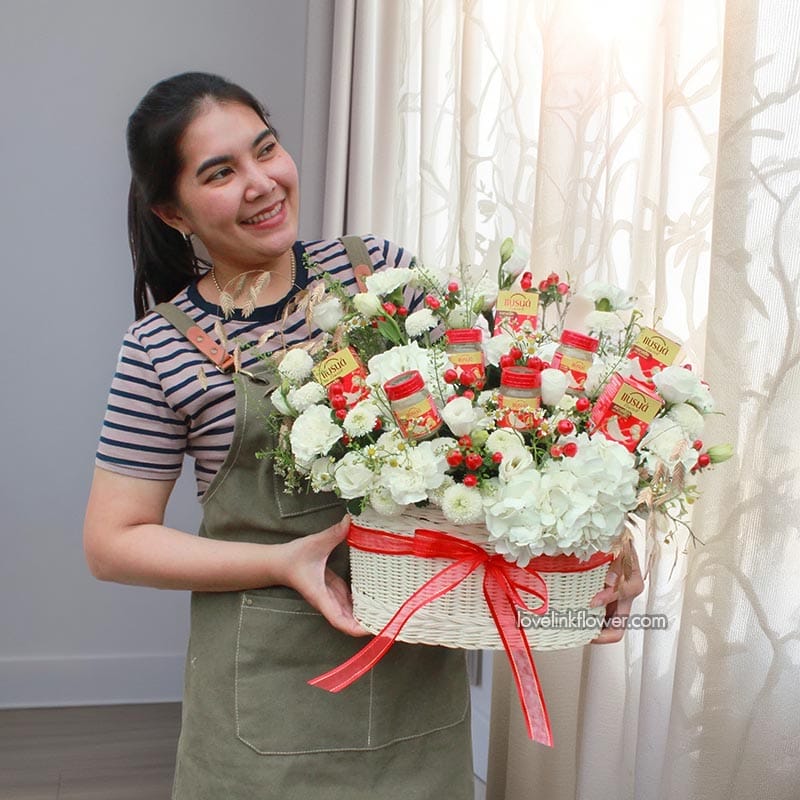 กระเช้าแบรนด์ G 30 ส่งความรัก - Love Link Flower